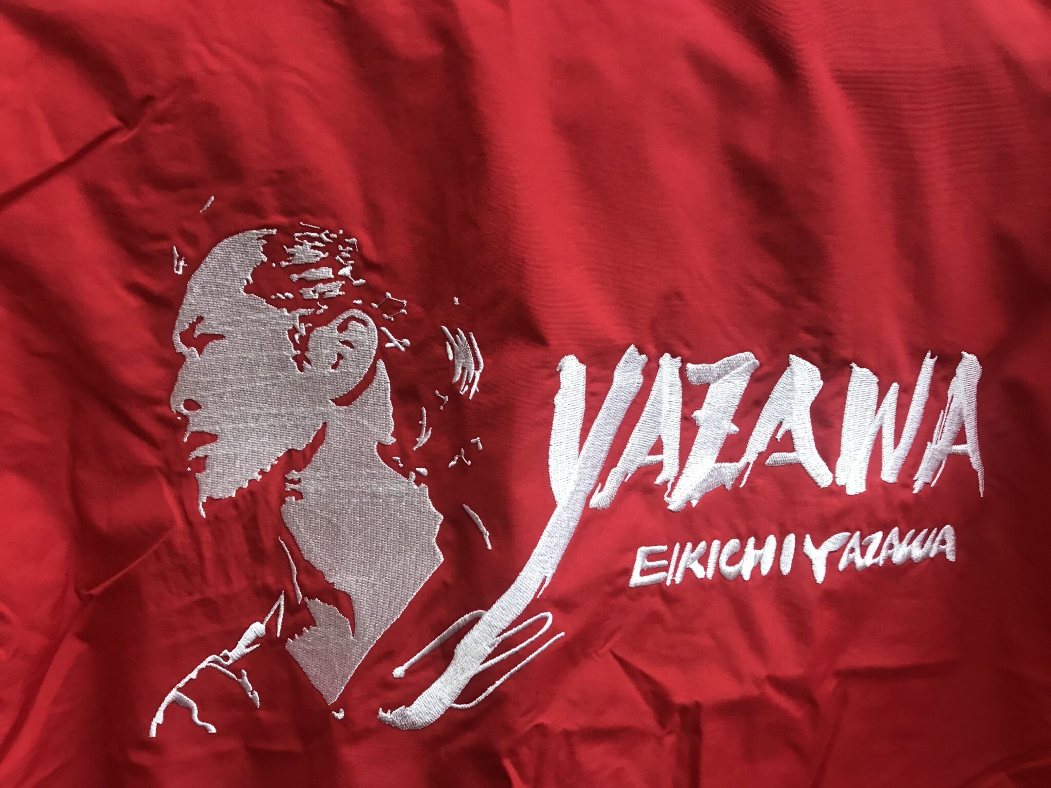 お持ち込みスウィングトップ /E.YAZAWAロゴ刺繍/アーティスト刺繍 /白刺繍 – 【刺繍屋】東京都江東区のオリジナル刺繍専門店